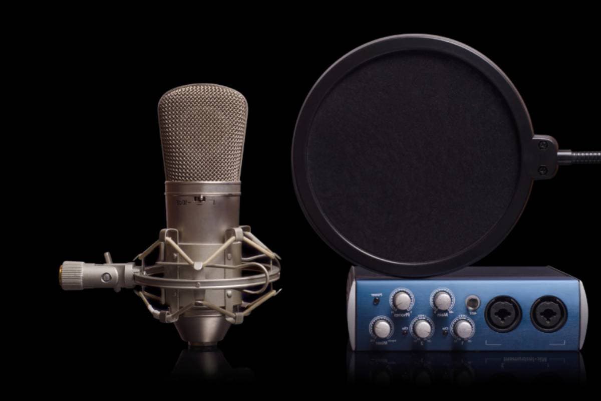 Can You Use a USB Mic With an Audio Interface? – Sound Studio Magic